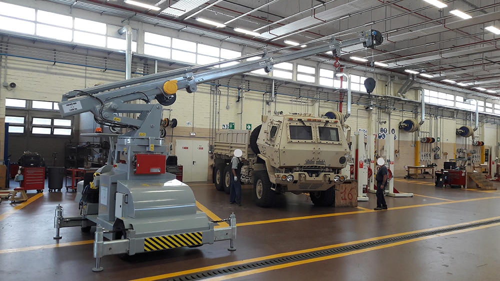 | Cranes for the maintenance of military vehicles | GT cranes